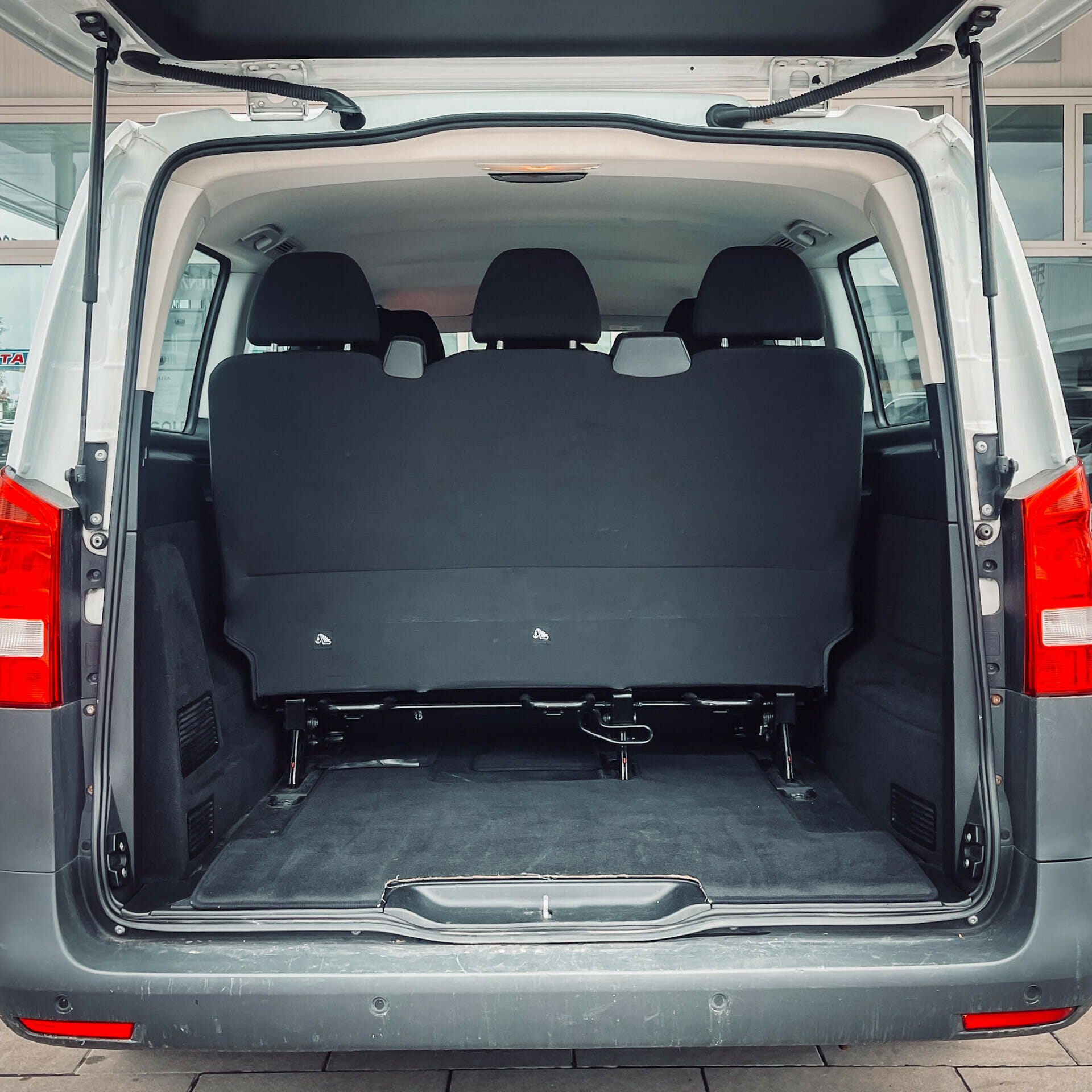 Mercedes-Benz Vito 9 posti - EcompanyRent